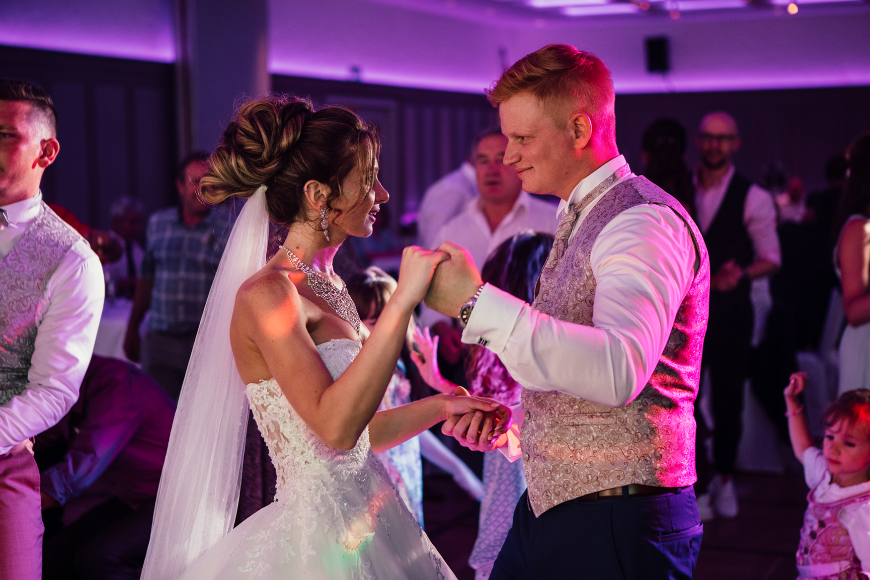 Hervorragende Zusammenarbeit, tolle Musik, Gesang, DJ & Shows